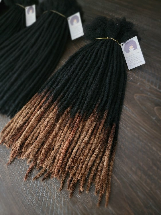 *Medium Width* Color #1b Roots/Honey Tips 10 Locs Per Bundle (PRE-ORDE ...